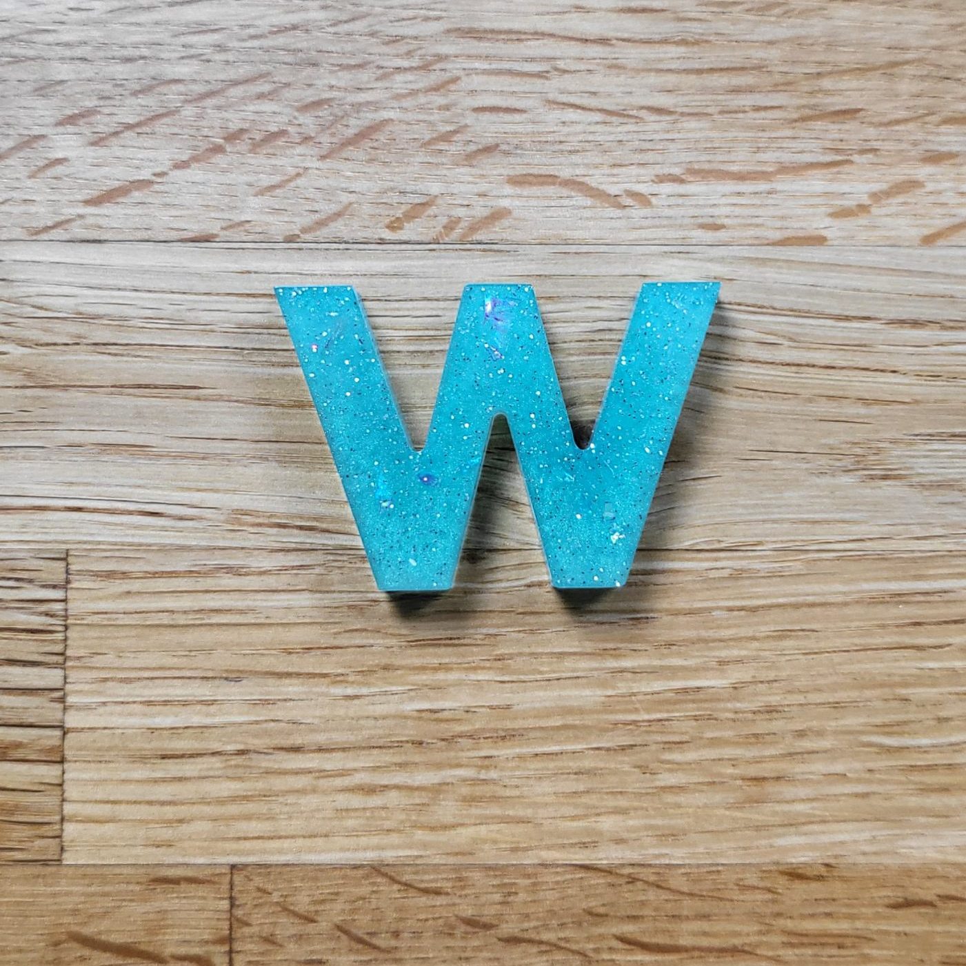 Letter W – Resin Alphabet Letter – Aquafresh – Huson DIY